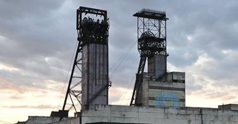 На Донбассе в горящей шахте остались 53 горняка | podrobnosti.ua